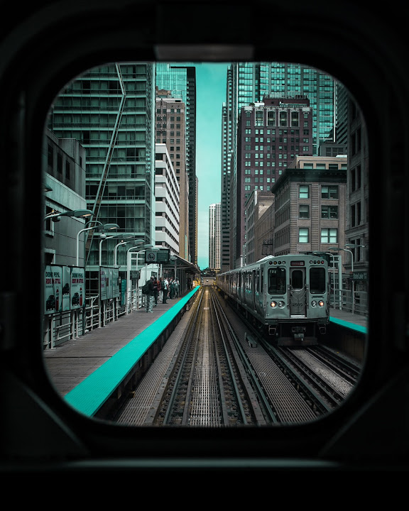 Free: Gray Train in Between of Buildings - nohat.cc