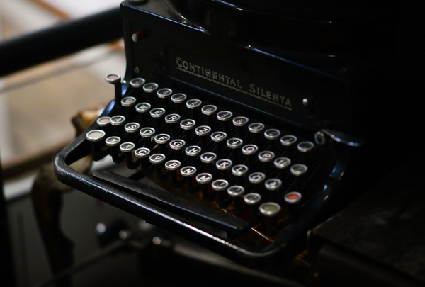 Free: Black Continental Silenta Typewriter - nohat.cc