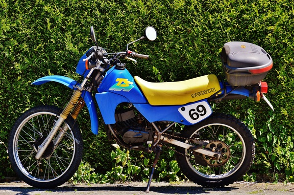 Free: Blue and Yellow Suzuki Ts - nohat.cc