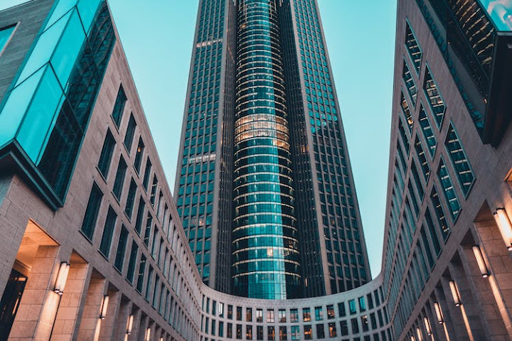 Free: Brown Concrete Building Under Blue Sky - nohat.cc