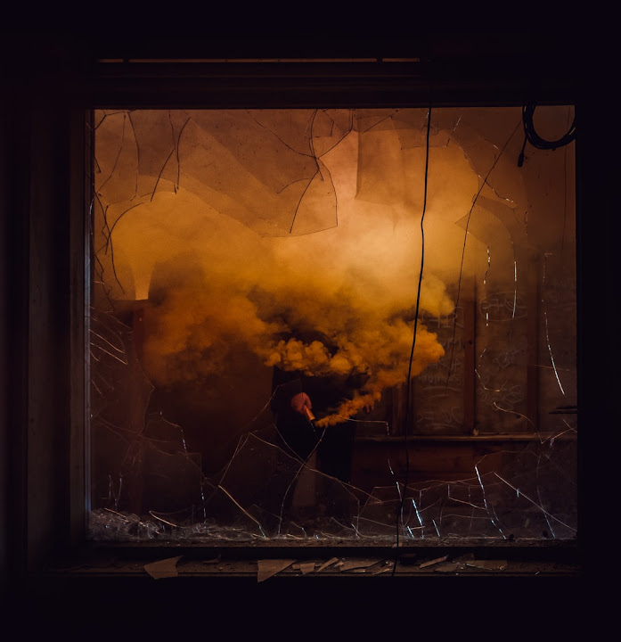 Free: Broken window with some smoke - nohat.cc